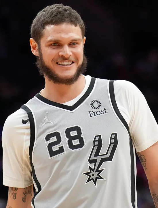 Picture of Tyler Johnson (basketball)