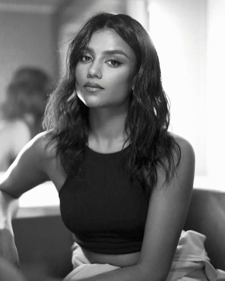 Picture of Simone Ashley