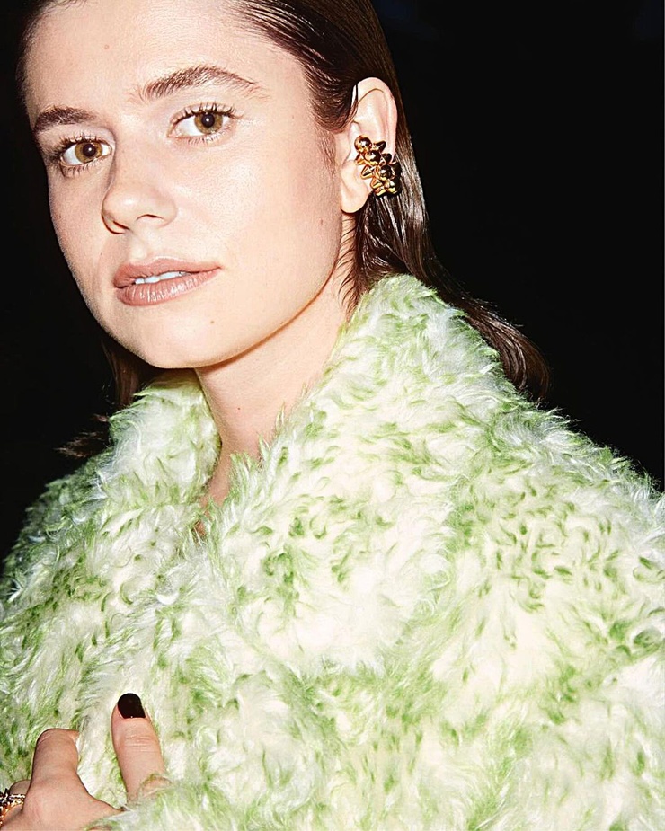 Alison Oliver picture