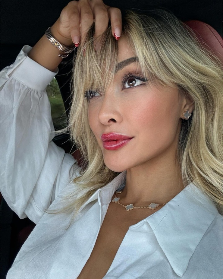 Picture of Betül Lily