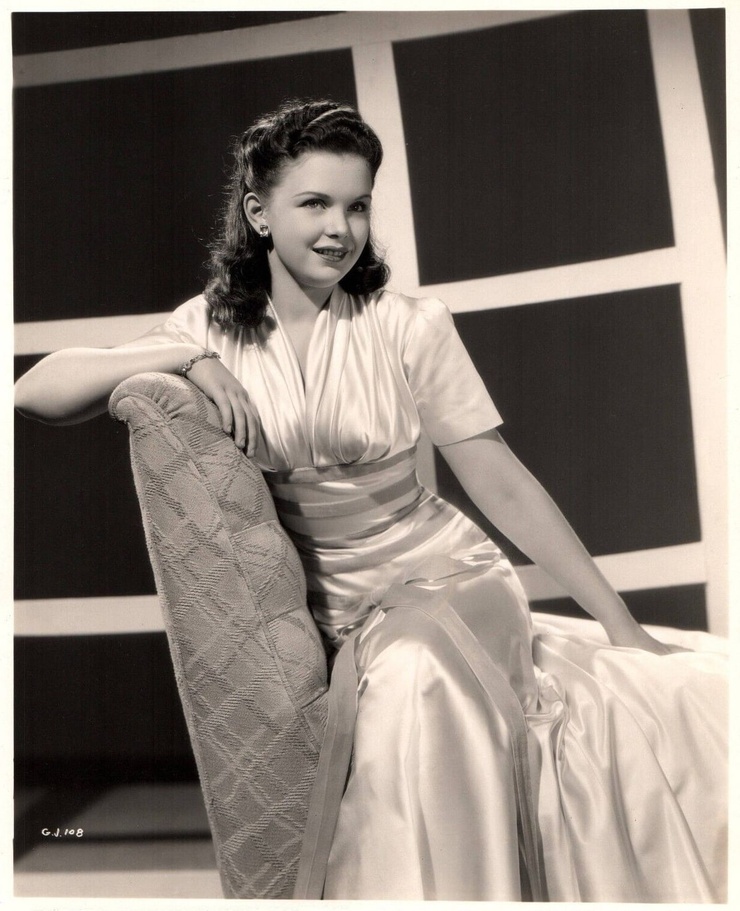 Ghost Catchers (1944)