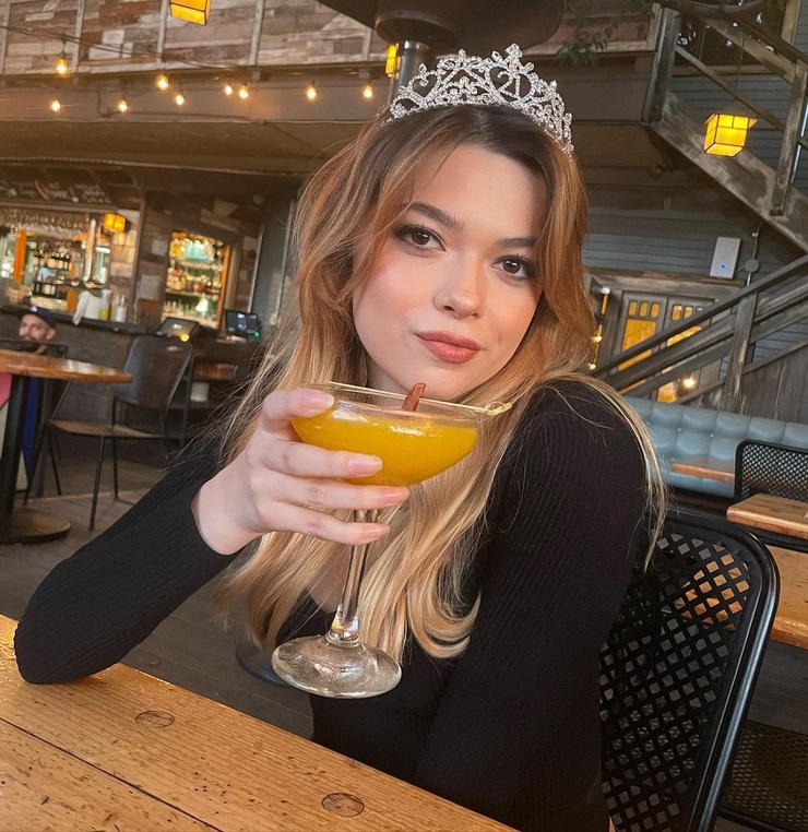 Picture of Nikki Hahn