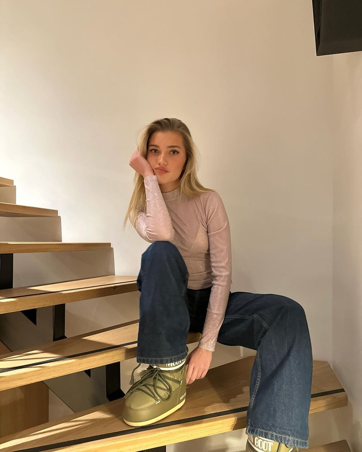 Image of Mimi Slinger