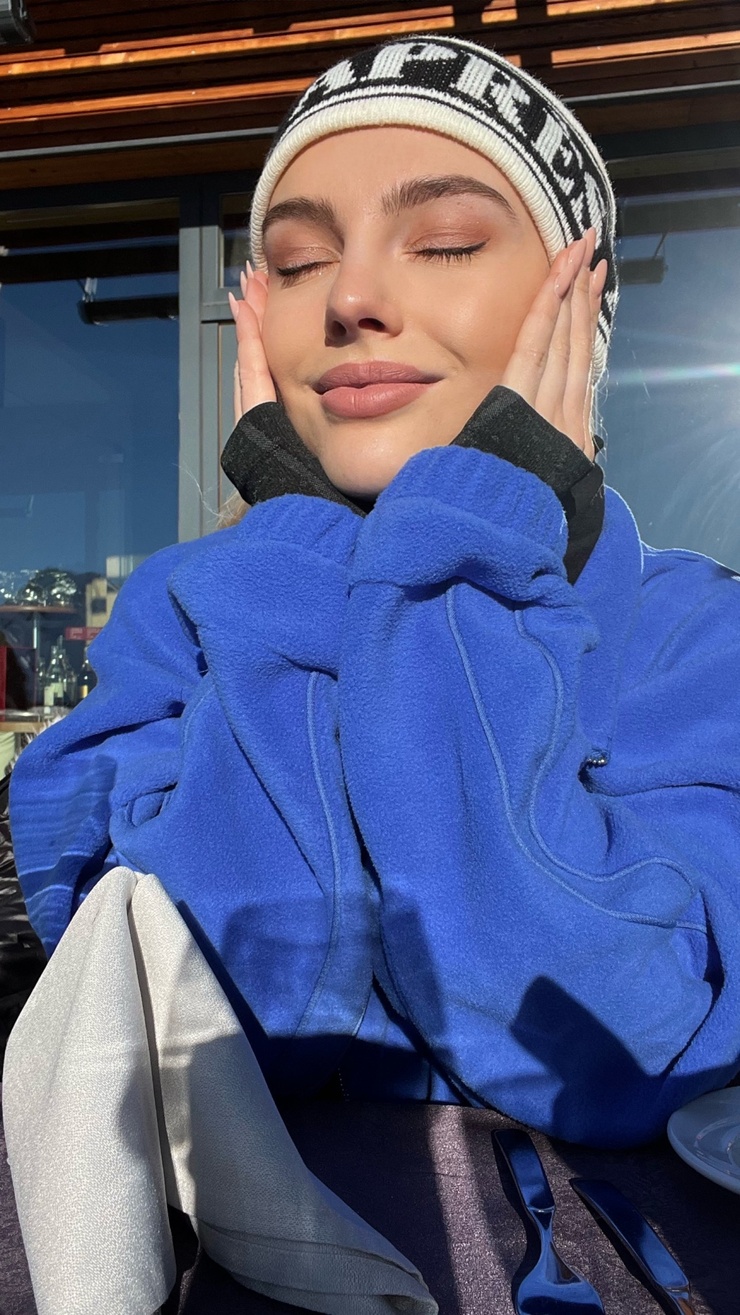 Picture of Alexa Breit