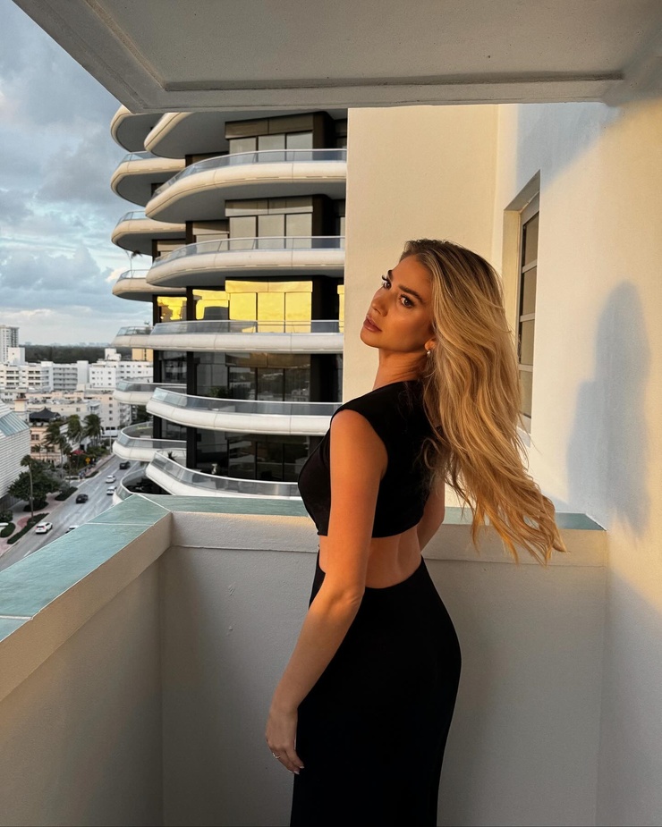 Emily Tanner image