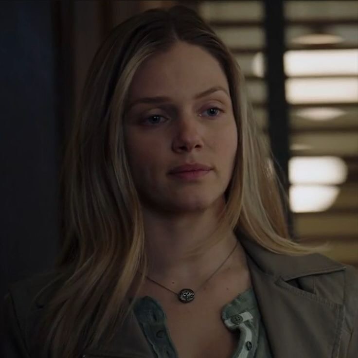 Picture of Tracy Spiridakos