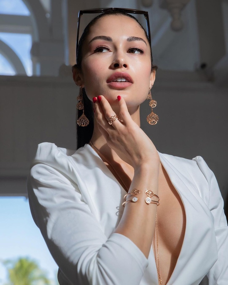 Noemie Mazella picture