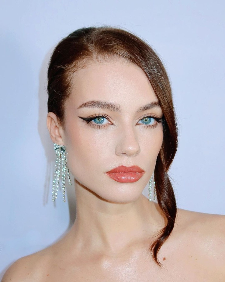 Elle Trowbridge image