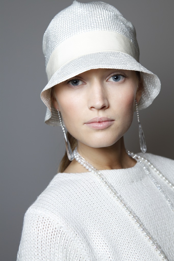 Toni Garrn image