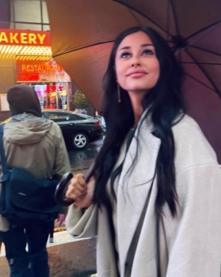 Picture of Yvette Monreal