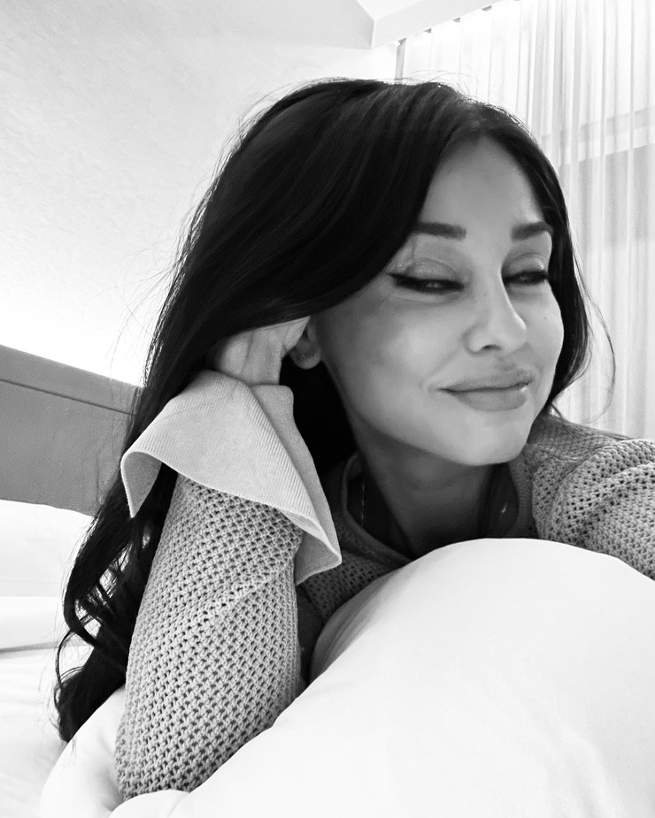 Yvette Monreal image