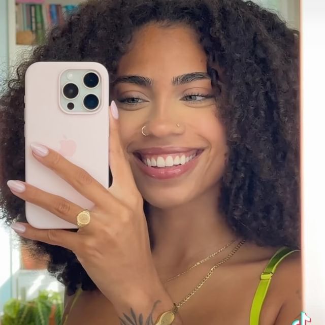 Picture of https://popularbio.com/venus-marquez/