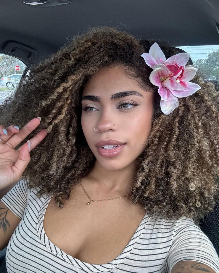 Picture of https://popularbio.com/venus-marquez/