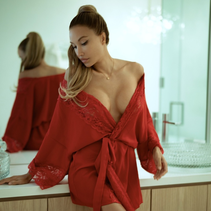 Picture of Elena Belle