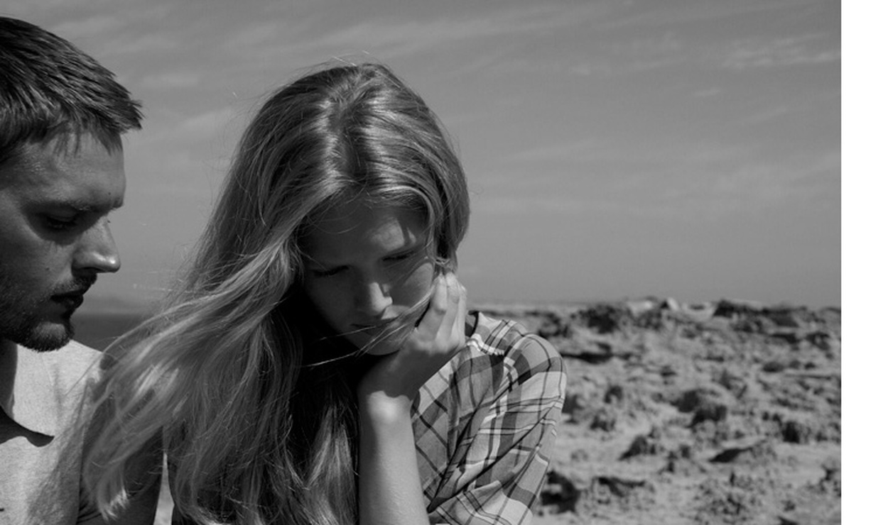 Toni Garrn image