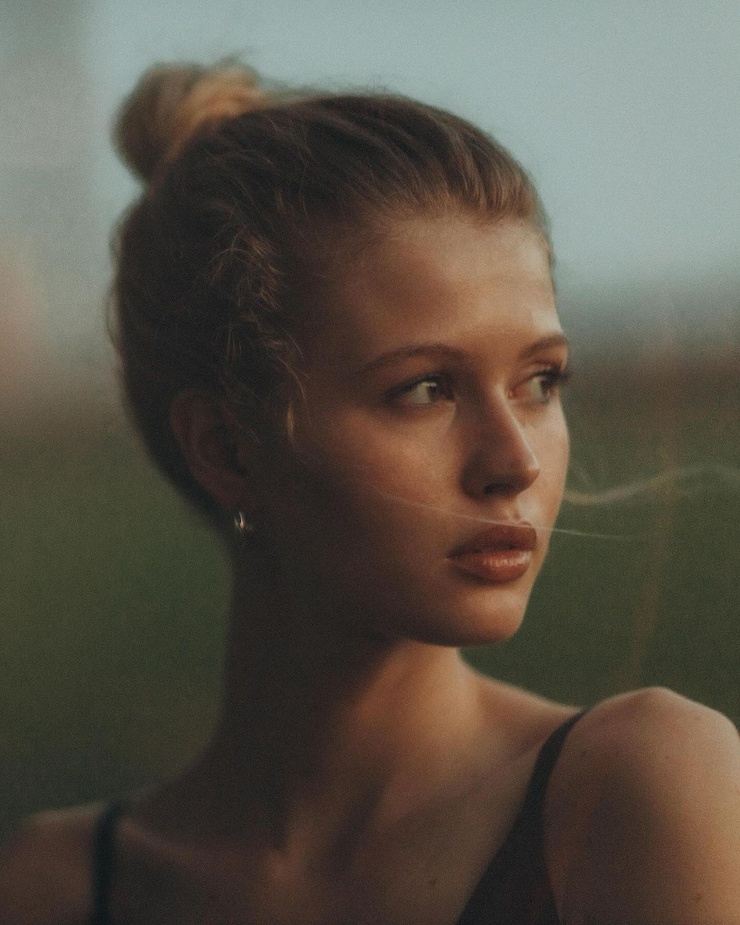 Picture of Luna (model)