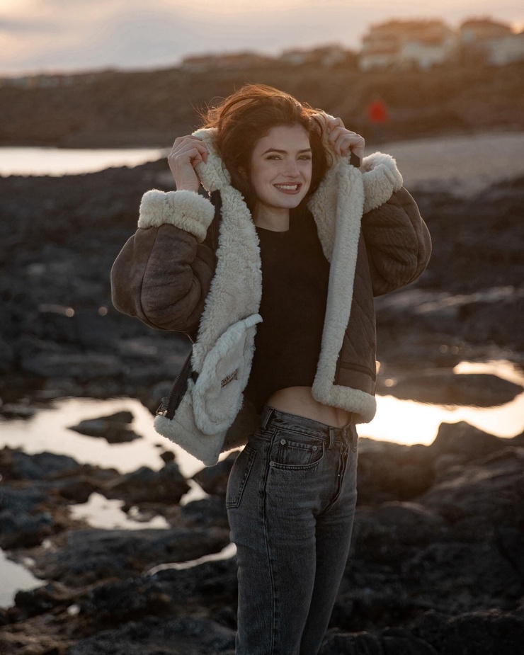 Picture of Eve Dumon