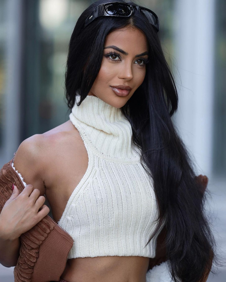 Picture of Aneeqa Farid