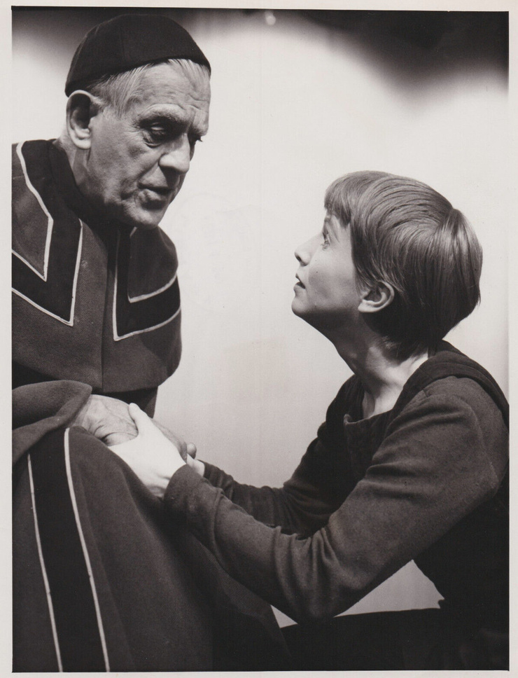 Boris Karloff, Julie Harris
