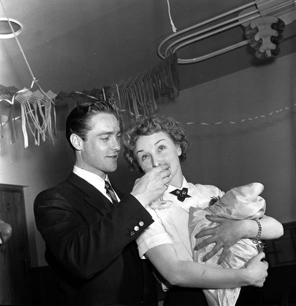 Richard Todd, Joan Dowling