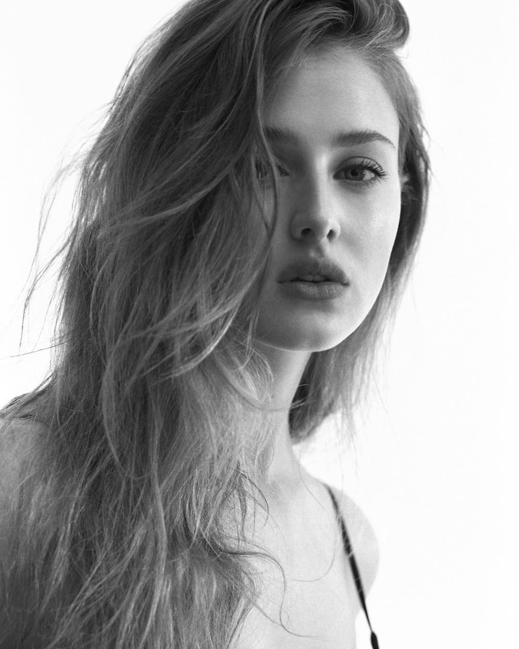 Picture of Anna Van Patten