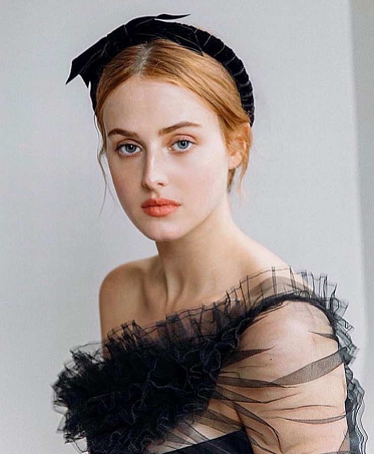 Picture of Anna Van Patten