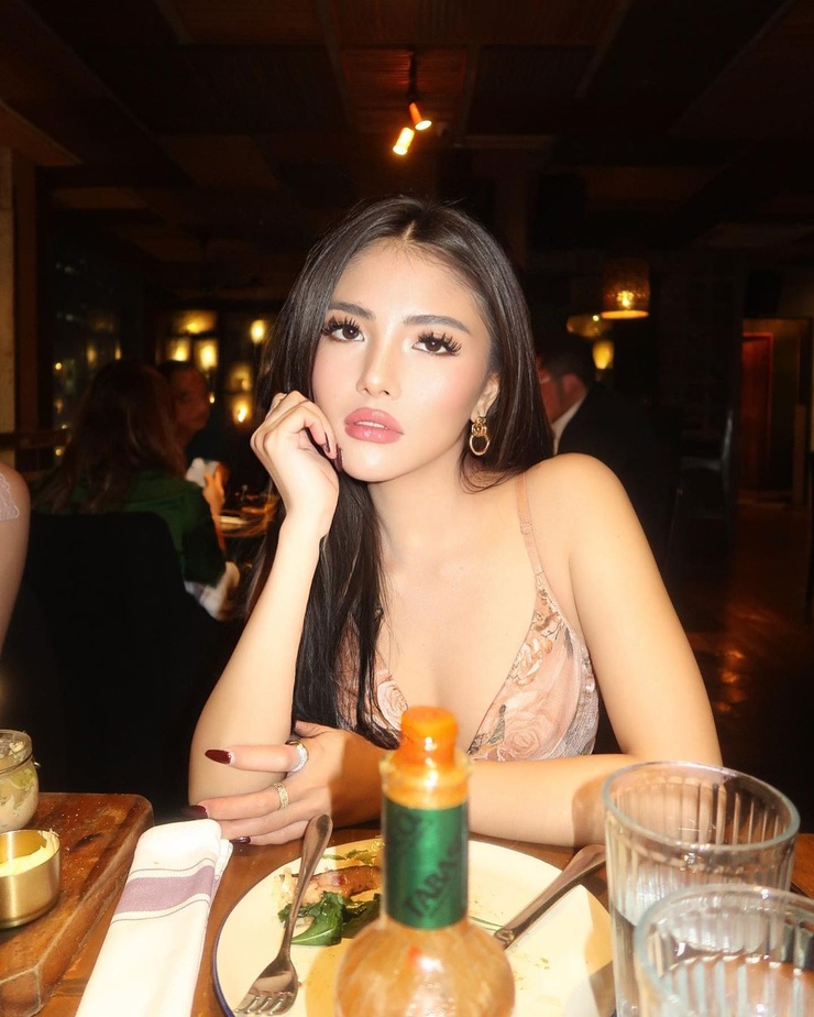 Picture of Caira Lee