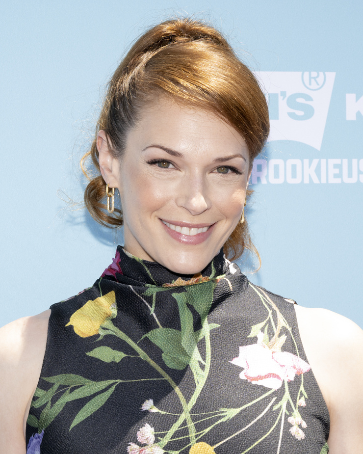 Amanda Righetti picture