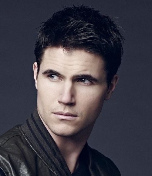 Picture of Robbie Amell
