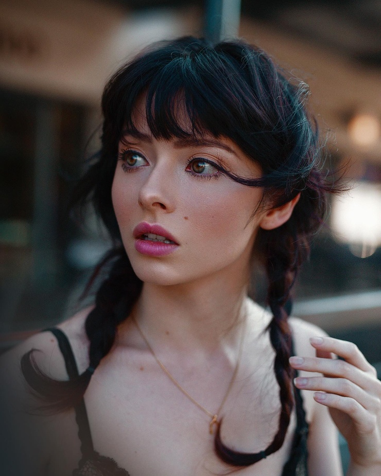 Picture of Alina Lee