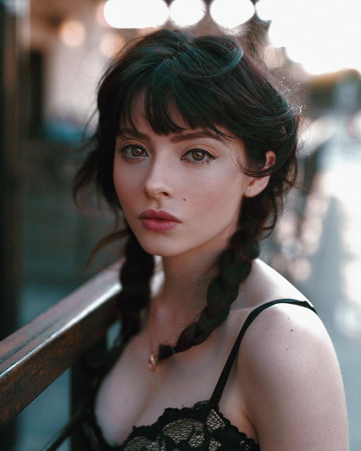 Picture of Alina Lee