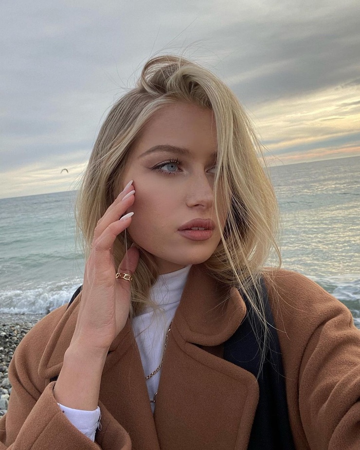 Picture of Alina Toto