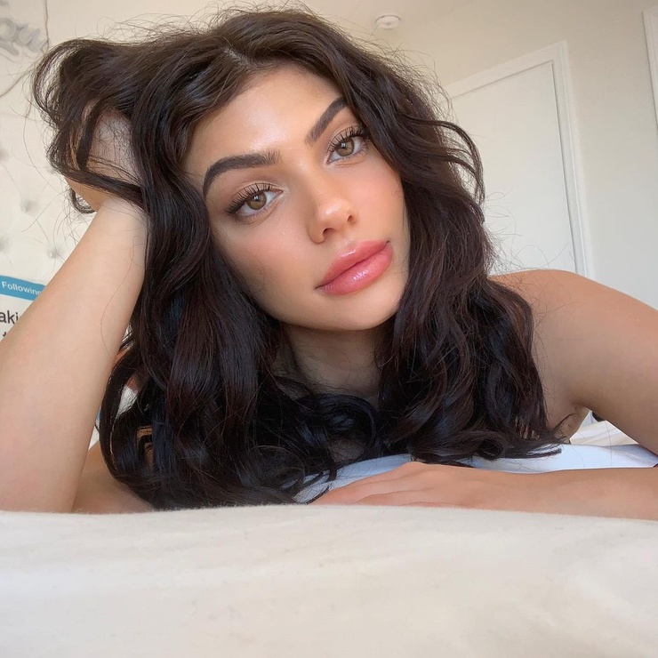 Kelsey Calemine image