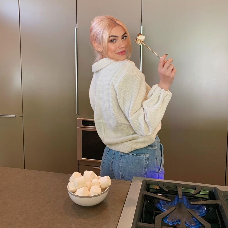 Picture of Kelsey Calemine