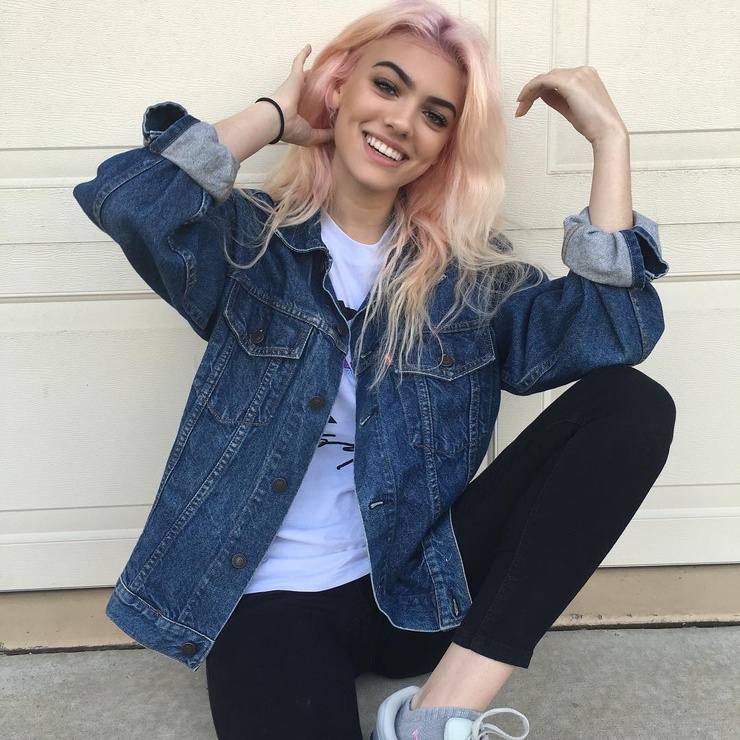 Picture of Kelsey Calemine