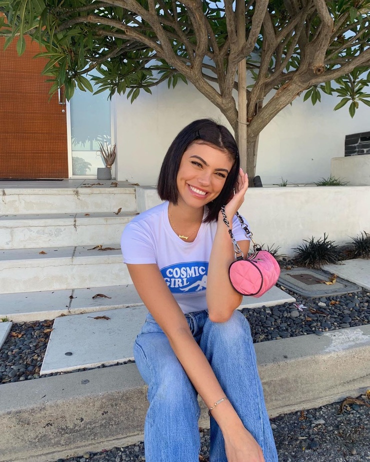 Picture of Kelsey Calemine