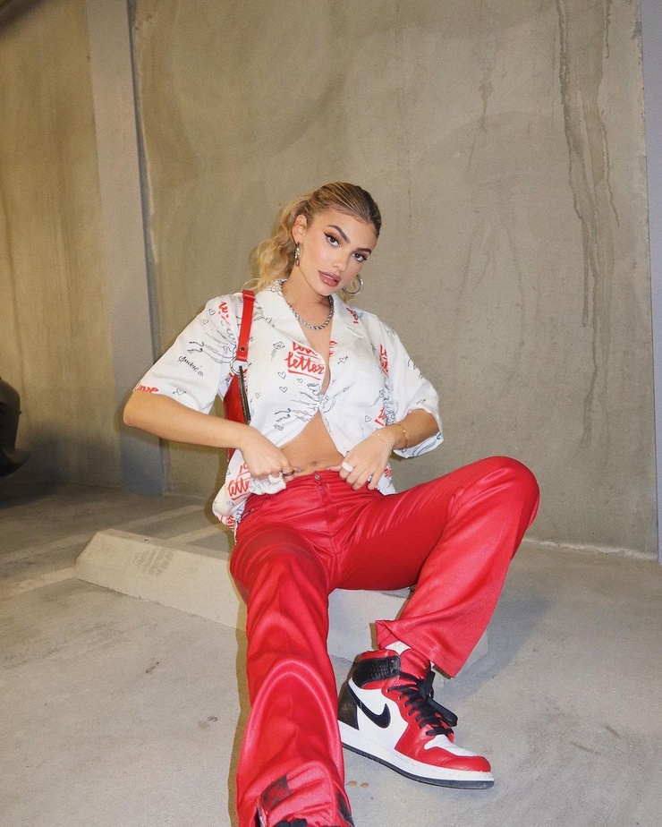 Kelsey Calemine picture