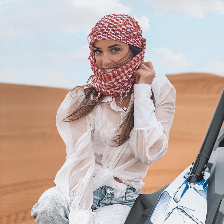 Capucine Anav picture