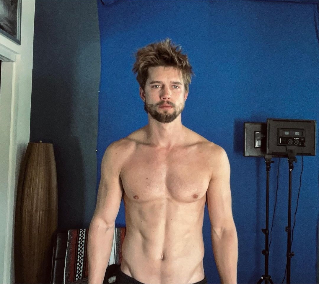 Picture of Drew Van Acker