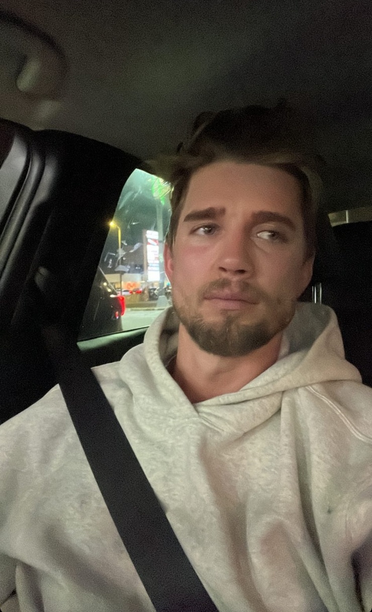 Picture of Drew Van Acker
