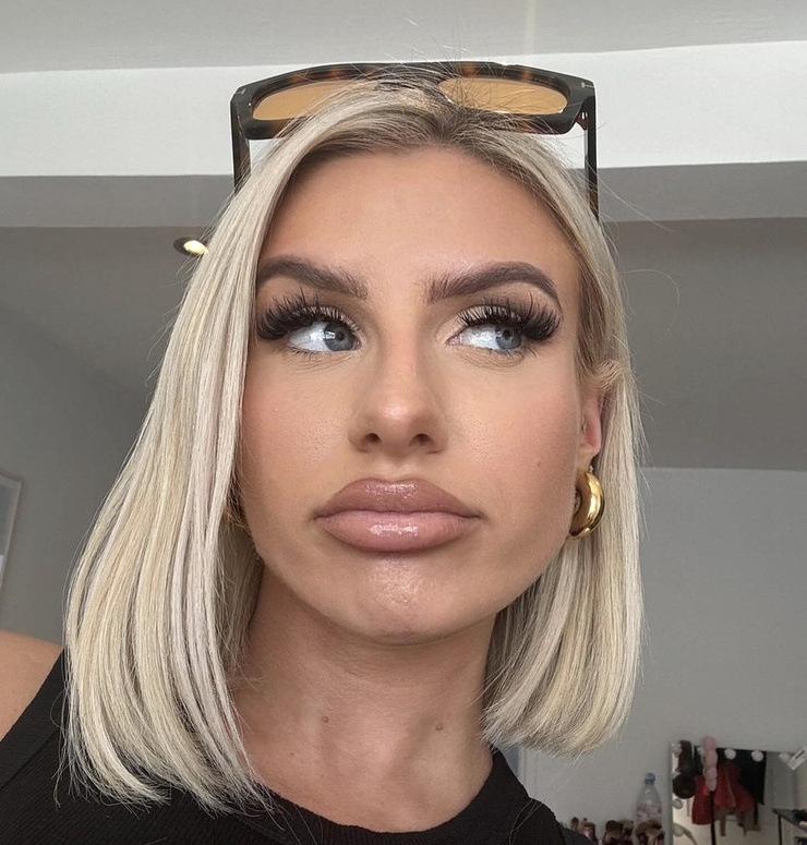 Picture of Chloe Burrows