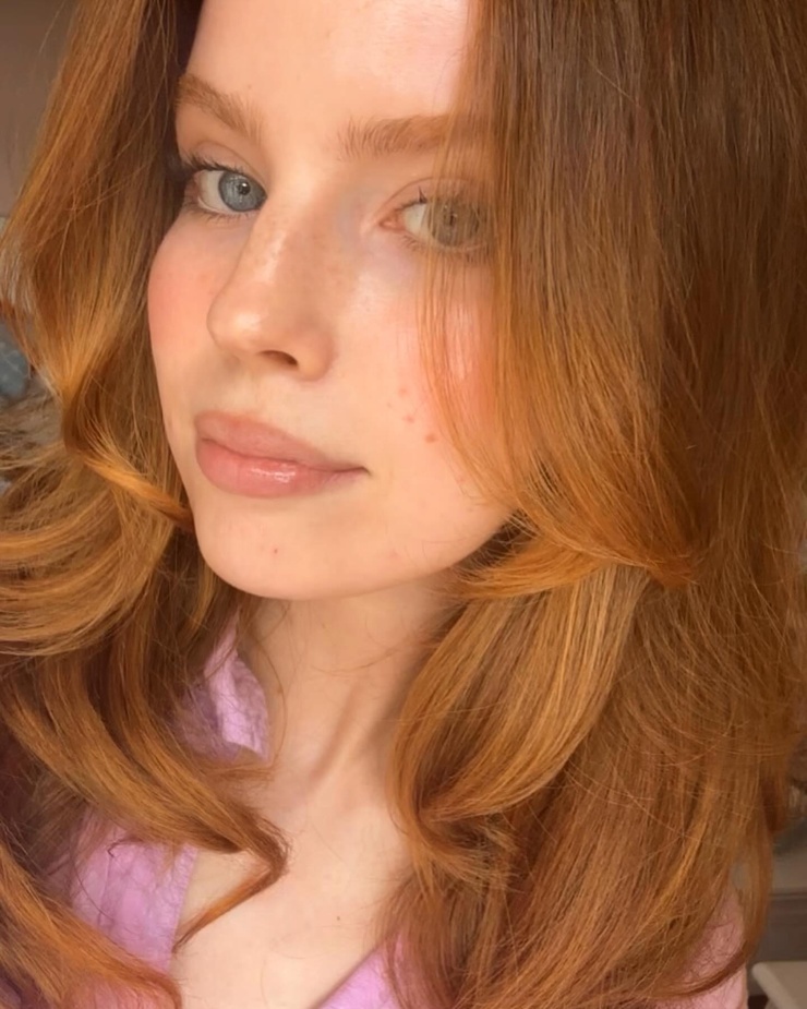 Emily Deyt Aysage image