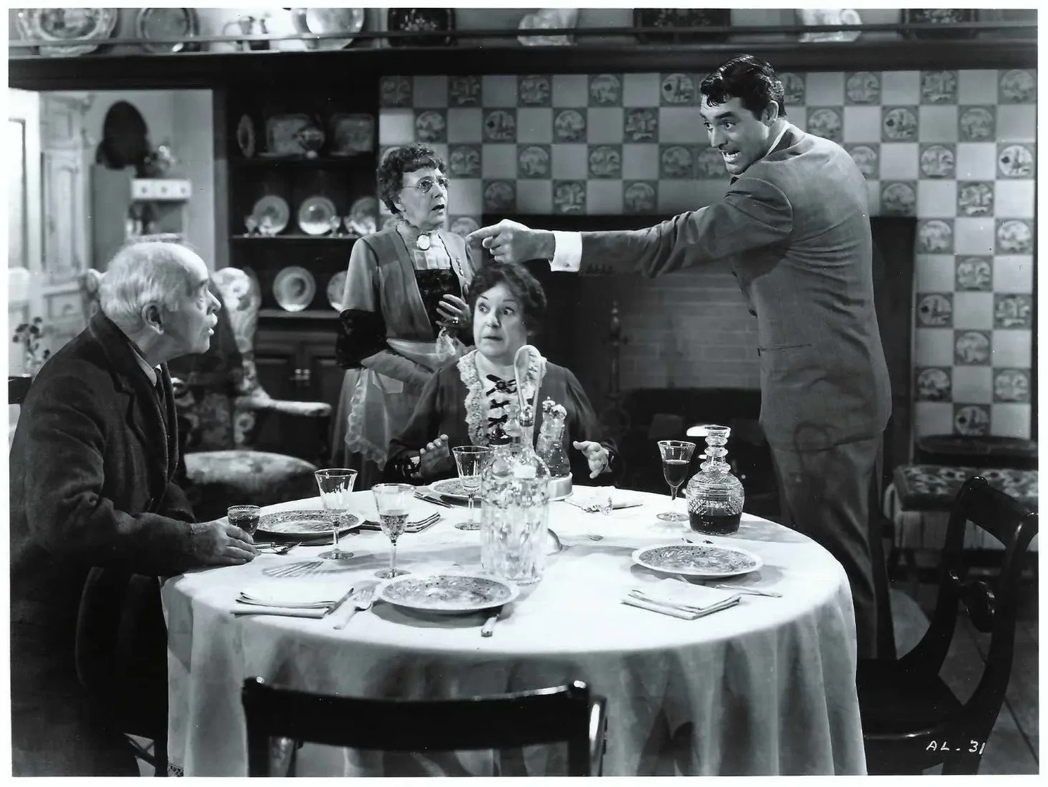 Arsenic and Old Lace (1943)