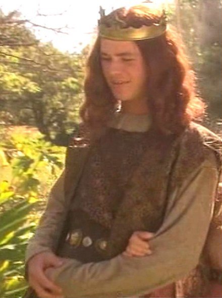 Picture of King Arthur (Chris Hemsworth)