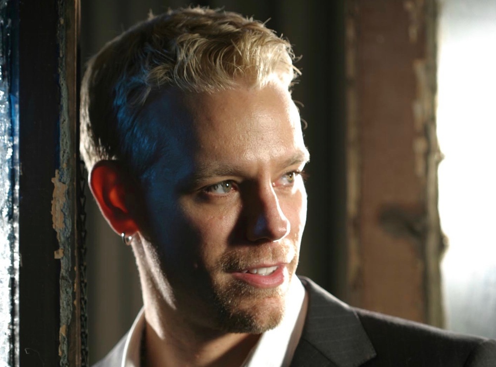 Picture of Adam Pascal