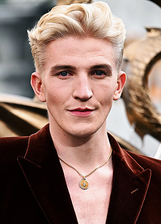 Picture of Ewan Mitchell