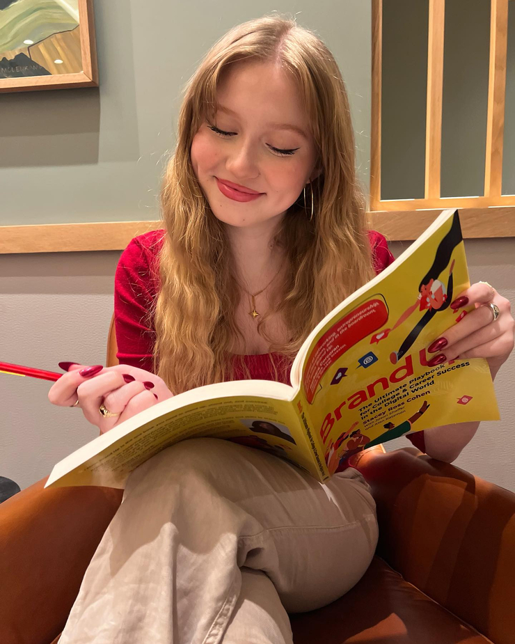 Image of Abigail Zoe Lewis