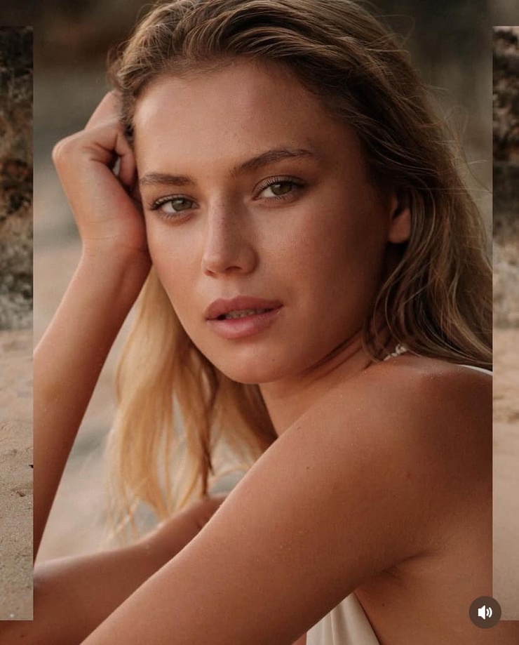 Picture of Julia Melnychuk