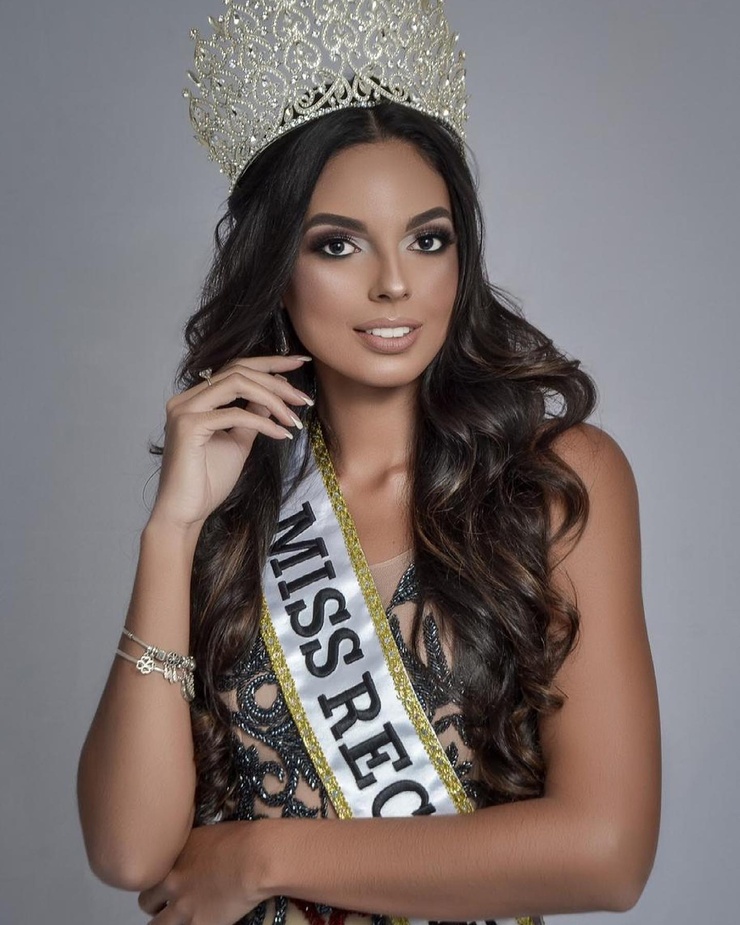 Picture of Cinthya Moura