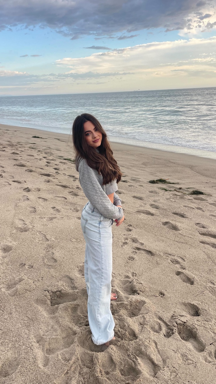 Ava Allan image